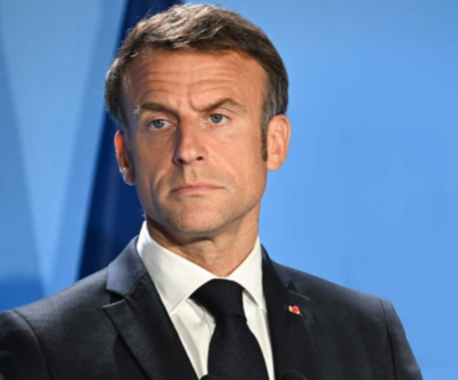 Macron, il “re solo” della Francia...