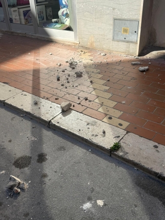 Marsala: attenzione, cadono calcinacci da un palazzo di via Roma