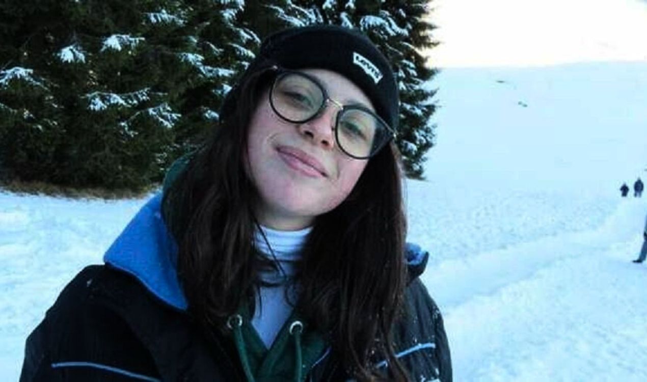Studentessa di 17 anni trovata morta dai genitori in camera da letto a ...